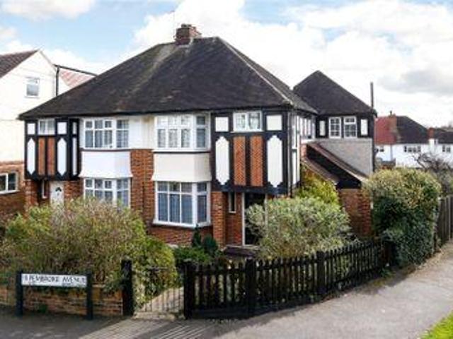 2 Bedrooms Flat for sale in Pembroke Avenue, Surbiton KT5