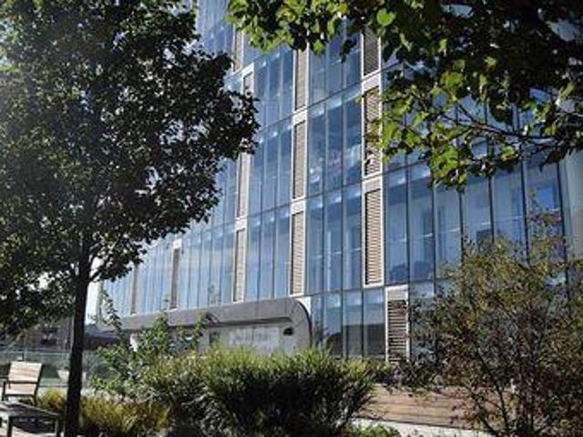 2 Bedrooms Flat for sale in Pepys Court, Woolwich SE18