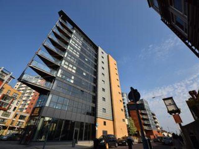 2 Bedrooms Flat for sale in Perth Road, Ilford IG2