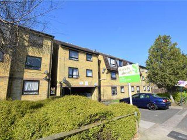 2 Bedrooms Flat for sale in Phoenix Court, 24 Howard Road, London SE25