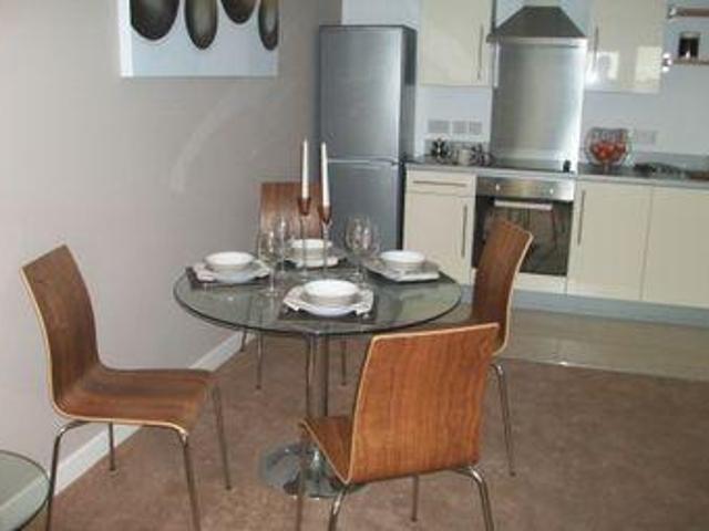 2 Bedrooms Flat for sale in Pilgrims Way, Salford M50
