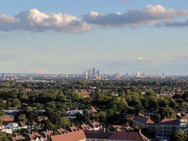 2 Bedrooms Flat for sale in Pinnacle House, 6A Colman Parade, Enfield, London EN1