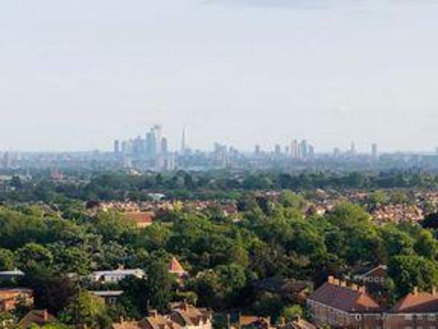 2 Bedrooms Flat for sale in Pinnacle House, Enfield EN1