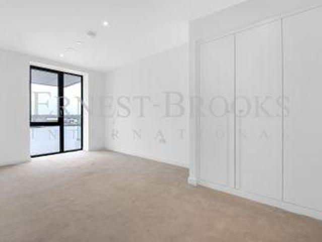 2 Bedrooms Flat for sale in Pinnacle House, Royal Wharf E16