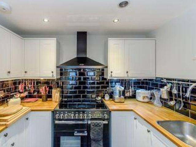 2 Bedrooms Flat for sale in Plamer Court, London NW9