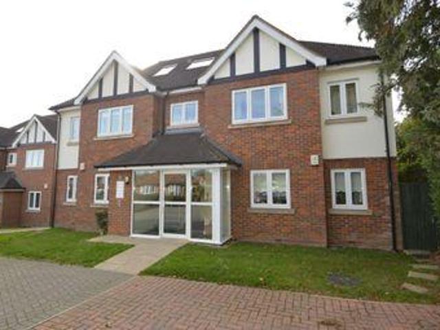 2 Bedrooms Flat for sale in Plomer Green Lane, Downley, High Wycombe HP13