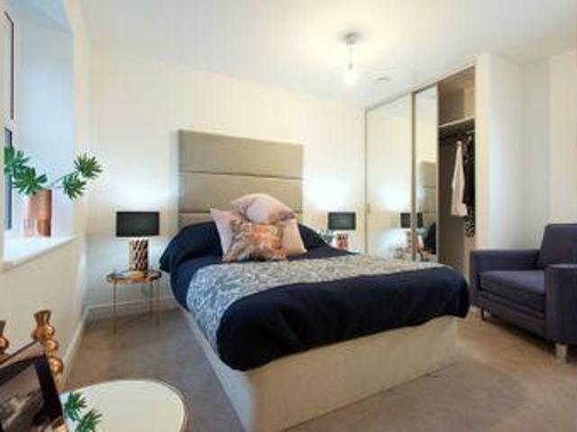 2 Bedrooms Flat for sale in Plot 8, Bowman House, Queensgate, Farnborough, Hampshire GU14