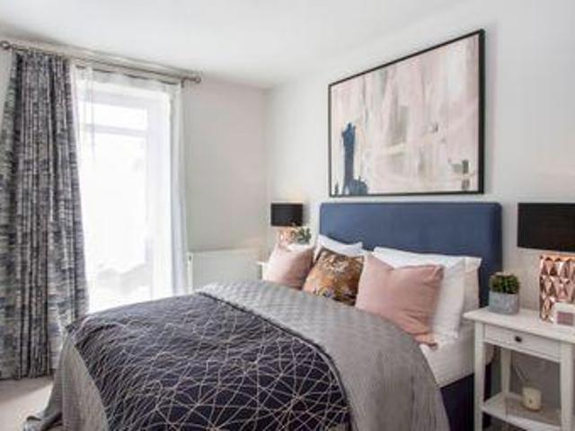 2 Bedrooms Flat for sale in Plot 9, Lewis House, Queensgate, Farnborough, Hampshire GU14