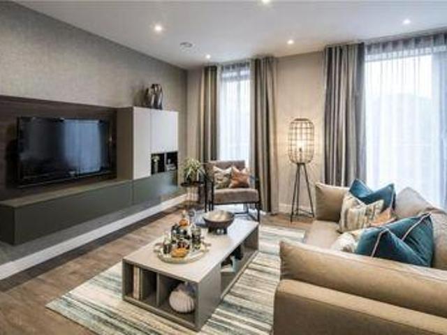 2 Bedrooms Flat for sale in Prestage Way, Perseus Court, London E14