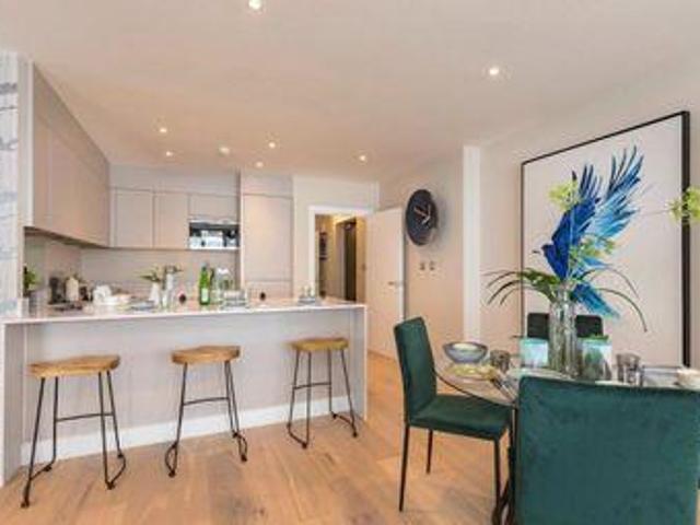 2 Bedrooms Flat for sale in Prestage Way, Perseus Court, London E14
