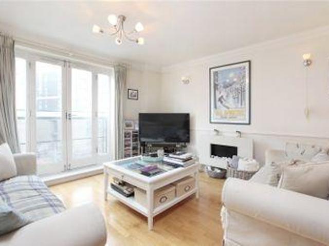 2 Bedrooms Flat for sale in Prices Court, Cotton Row, London SW11