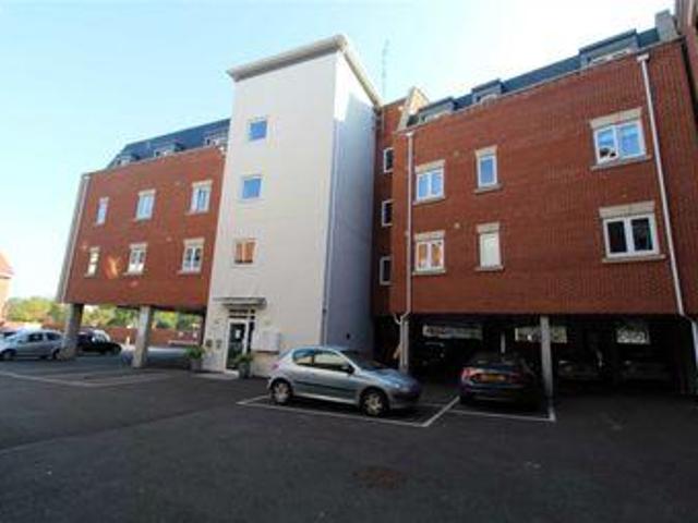 2 Bedrooms Flat for sale in Priory Court, Crouch Street, Colchester CO3