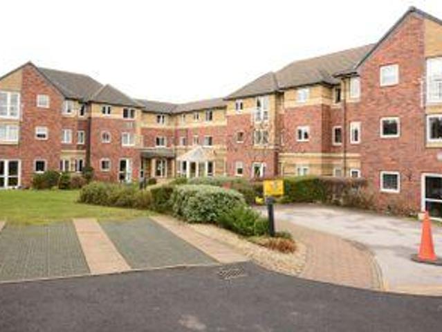 2 Bedrooms Flat for sale in Primrose Court, Primley Park View, Leeds, West Yorkshire LS17