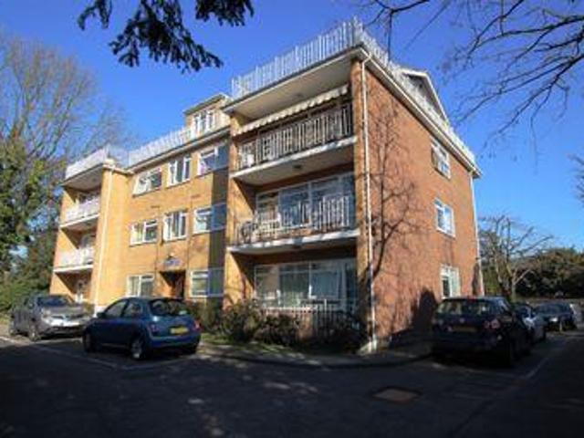 2 Bedrooms Flat for sale in Private Road, Enfield EN1
