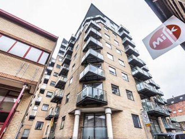 2 Bedrooms Flat for sale in Projection West, Merchants Place, Reading RG1