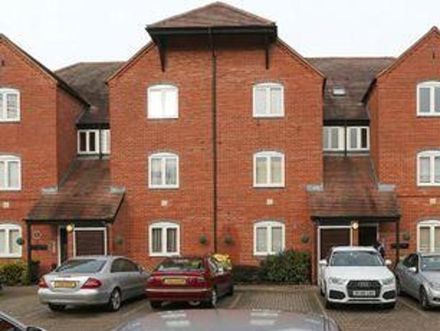 2 Bedrooms Flat for sale in Prossers Walk, Coleshill, Birmingham, Warwickshire B46