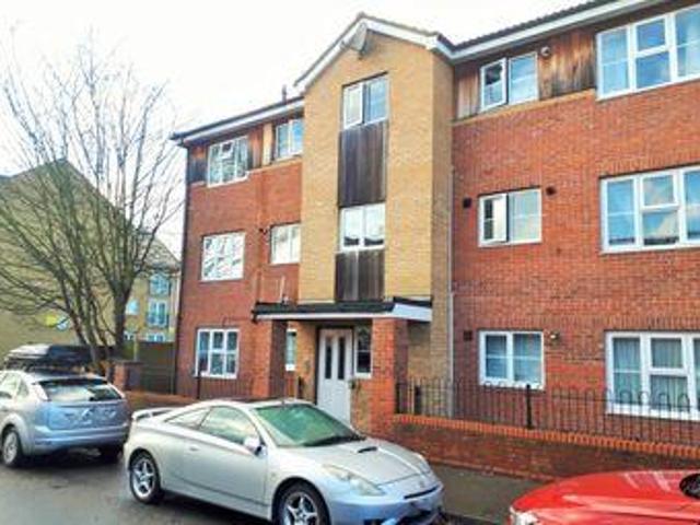 2 Bedrooms Flat for sale in Pursers Court, Elliman Avenue, Slough SL2