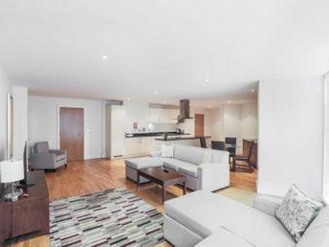 2 Bedrooms Flat for sale in Quadrant Walk, London E14