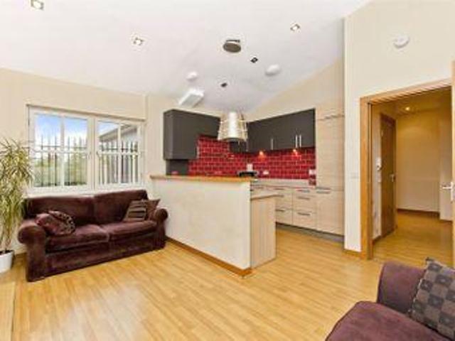 2 Bedrooms Flat for sale in Queen Charlotte Street, The Shore, Edinburgh EH6