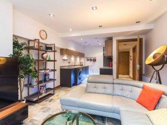 2 Bedrooms Flat for sale in Queen Charlotte Street, Leith, Edinburgh EH6