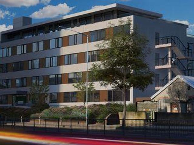 2 Bedrooms Flat for sale in Queens Moat House, St Edwards Way, Romford RM1