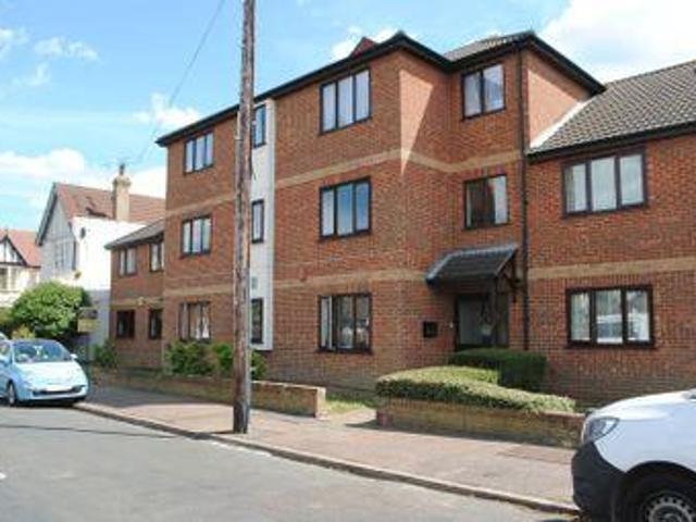 2 Bedrooms Flat for sale in Queens Avenue, Leigh On Sea, Essex SS9