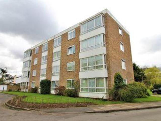 2 Bedrooms Flat for sale in Queens Court, Queens Road, Cheltenham GL50