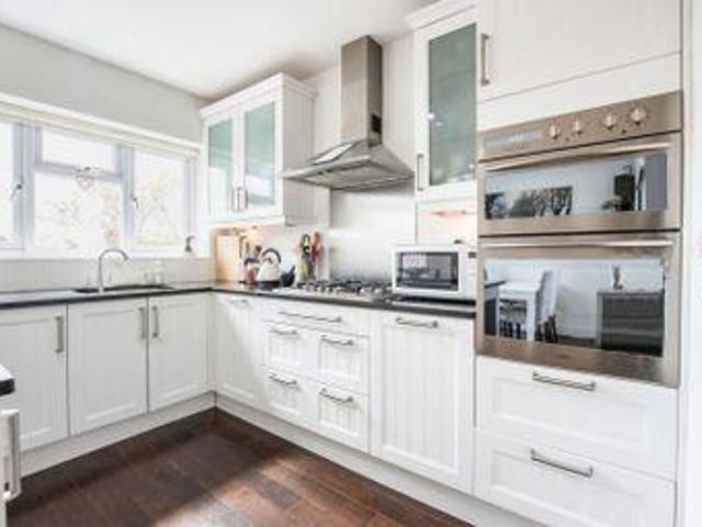2 Bedrooms Flat for sale in Queens Drive, London N4
