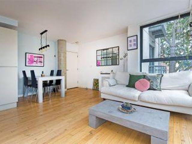 2 Bedrooms Flat for sale in Queensbridge Road, Haggerston, London E2