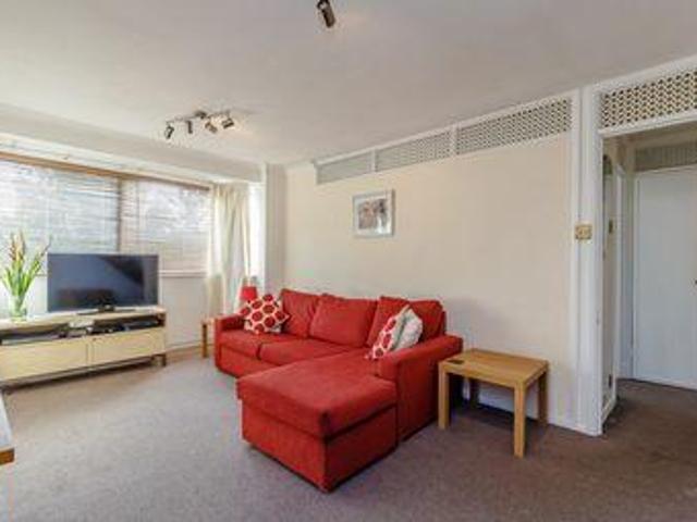 2 Bedrooms Flat for sale in Queenswood Gardens, Wanstead E11