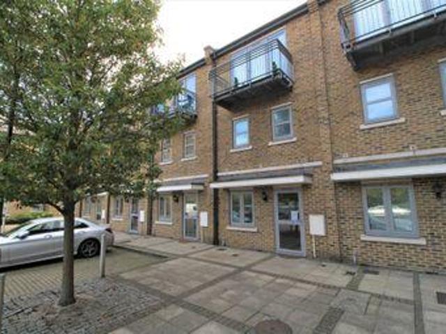 2 Bedrooms Flat for sale in Rotary Way, Colchester CO3