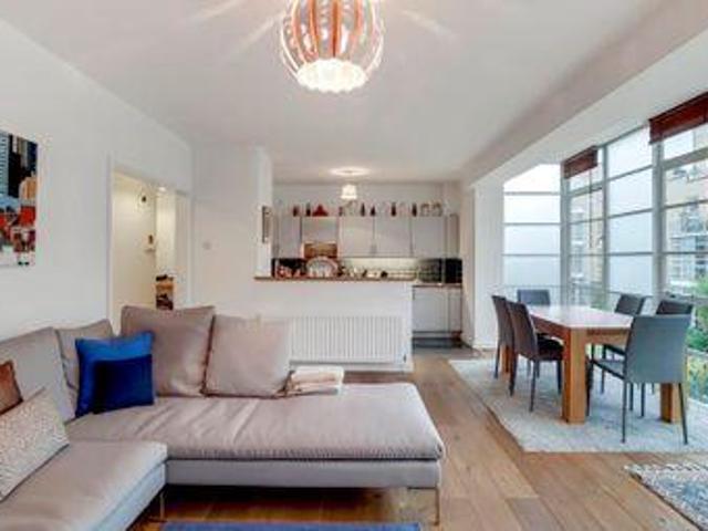 2 Bedrooms Flat for sale in Roy Square, London E14