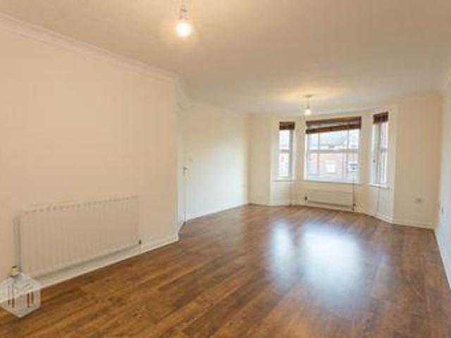 2 Bedrooms Flat for sale in Royal Court Drive, Bolton BL1