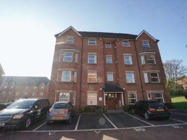 2 Bedrooms Flat for sale in Royal Court Drive, Bolton BL1