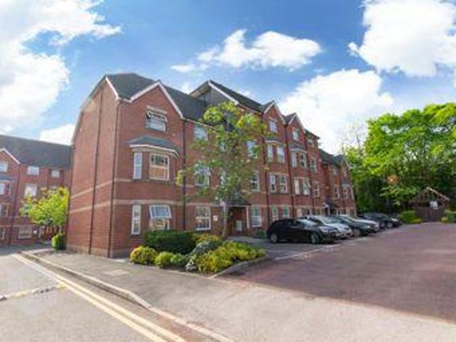 2 Bedrooms Flat for sale in Royal Court Drive, Bolton, Greater Manchester BL1
