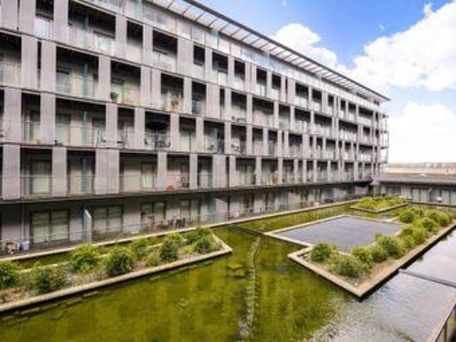 2 Bedrooms Flat for sale in Royal Carriage Mews, Greeenwich SE18