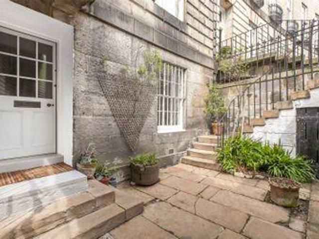 2 Bedrooms Flat for sale in Royal Circus, Stockbridge, Edinburgh EH3