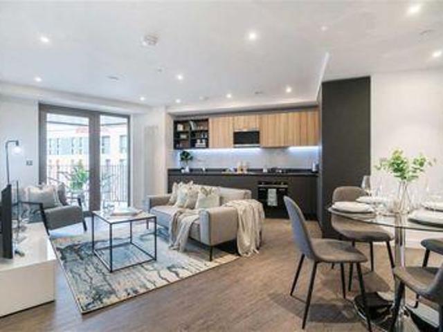 2 Bedrooms Flat for sale in Royal Docks West, Excel, London E16