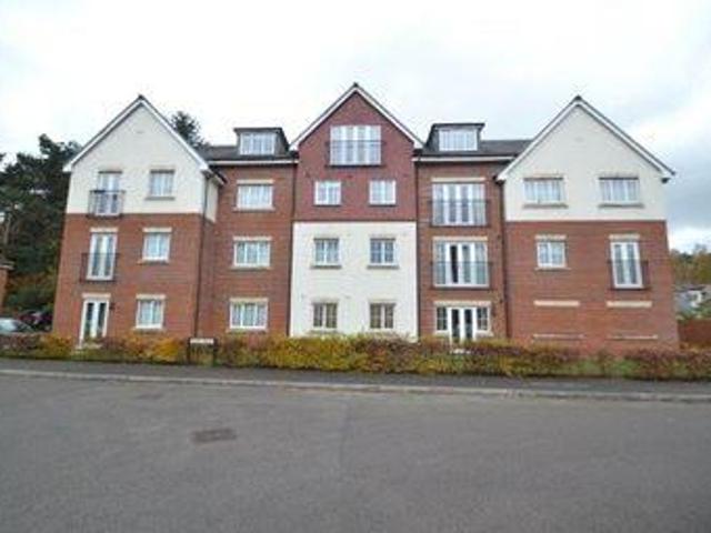 2 Bedrooms Flat for sale in Royal Drive, Bordon GU35