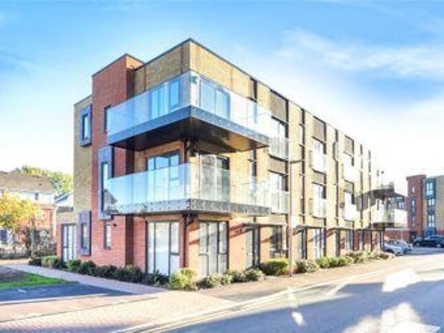 2 Bedrooms Flat for sale in Robert Parker Road, Reading, Berkshire RG1
