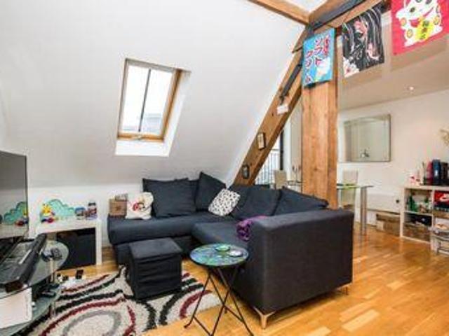 2 Bedrooms Flat for sale in Roberts Wharf, Neptune Street, Leeds, West Yorkshire LS9