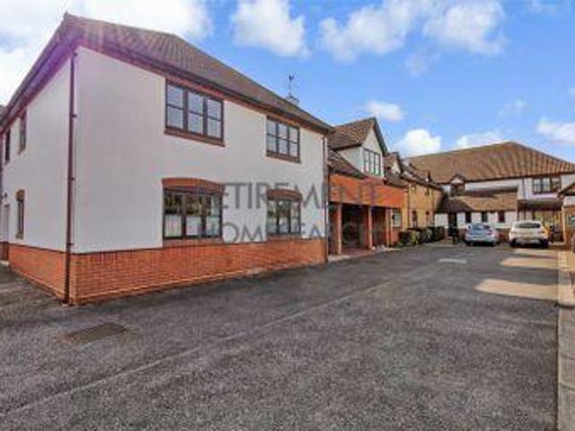 2 Bedrooms Flat for sale in Roberts Court, Chelmsford CM2