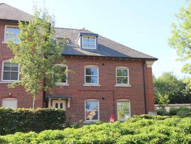 2 Bedrooms Flat for sale in Robins Court, Station Approach, Alresford SO24