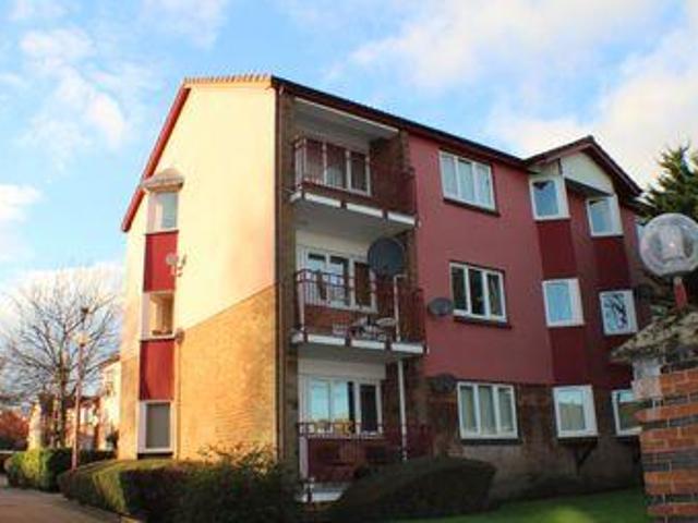 2 Bedrooms Flat for sale in Rochester Road, Birstall, Batley WF17
