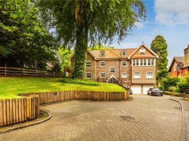 2 Bedrooms Flat for sale in Roke Road, Kenley CR8