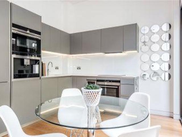 2 Bedrooms Flat for sale in Roman House, Wood Street, London EC2Y
