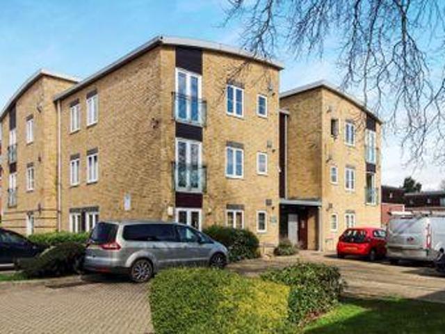 2 Bedrooms Flat for sale in Romside Place, Romford RM7