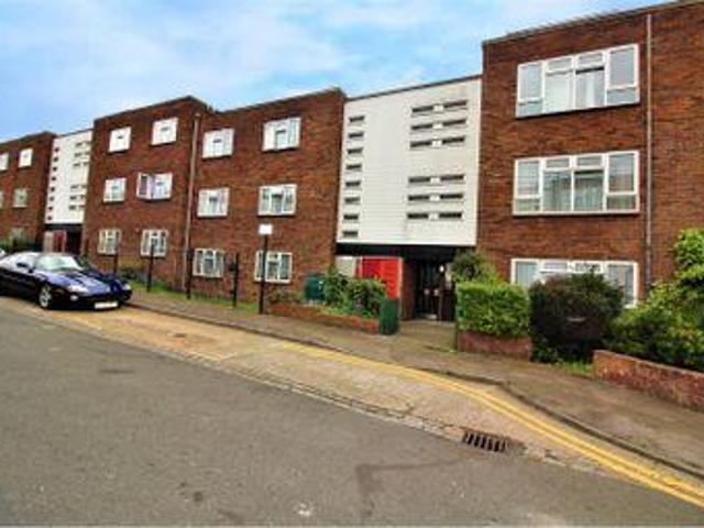 2 Bedrooms Flat for sale in Radbourne Crescent, London E17