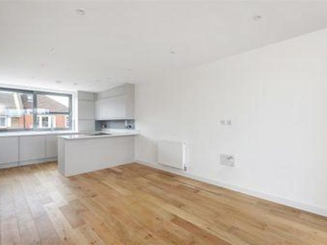 2 Bedrooms Flat for sale in Radbourne Road, London SW12