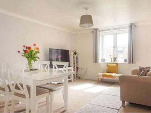 2 Bedrooms Flat for sale in Retort Close, Southend On Sea SS1
